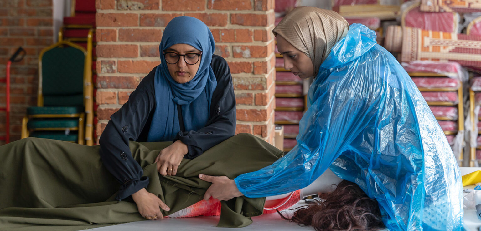 A new generation is learning Muslim burial rites - Hyphen