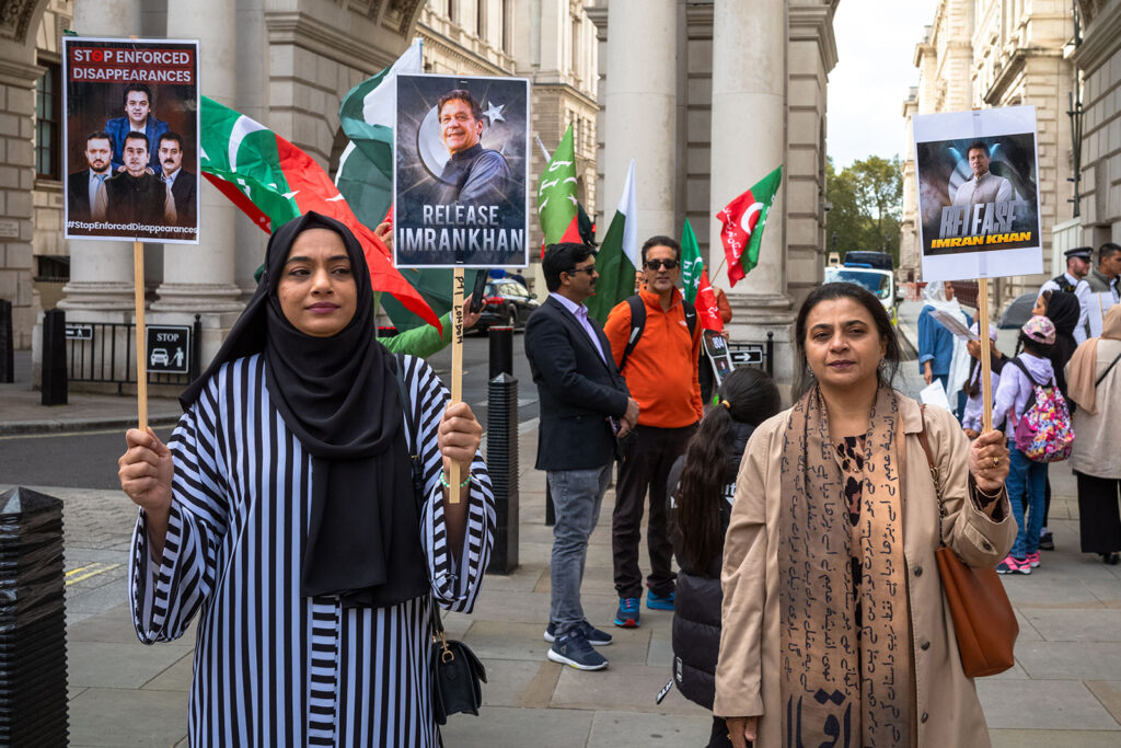 Local elections: Muslim Council of Britain signs up 3,000 voters - Hyphen